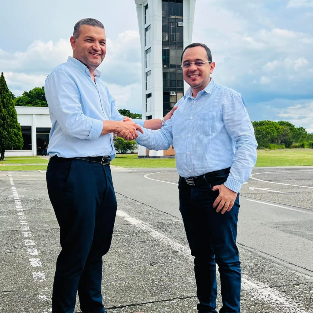 FELIZ CUMPLEAÑOS HERNAN ESCOBAR | Aeropuerto Internacional Santa Ana